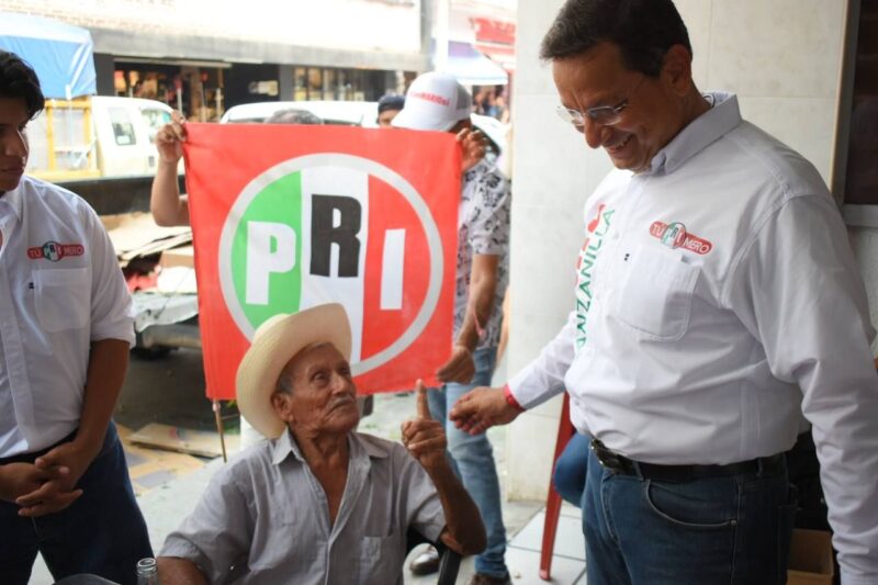 Mario Manzanilla recorre el mercado “Rosendo Topete” y recibe el ...